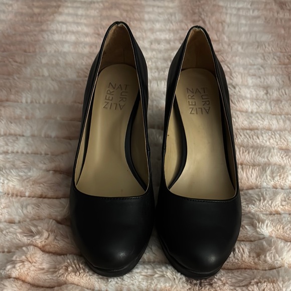Naturalizer | Shoes | Naturalizer Black Heels With Textured Leather And Medium Height | Poshmark